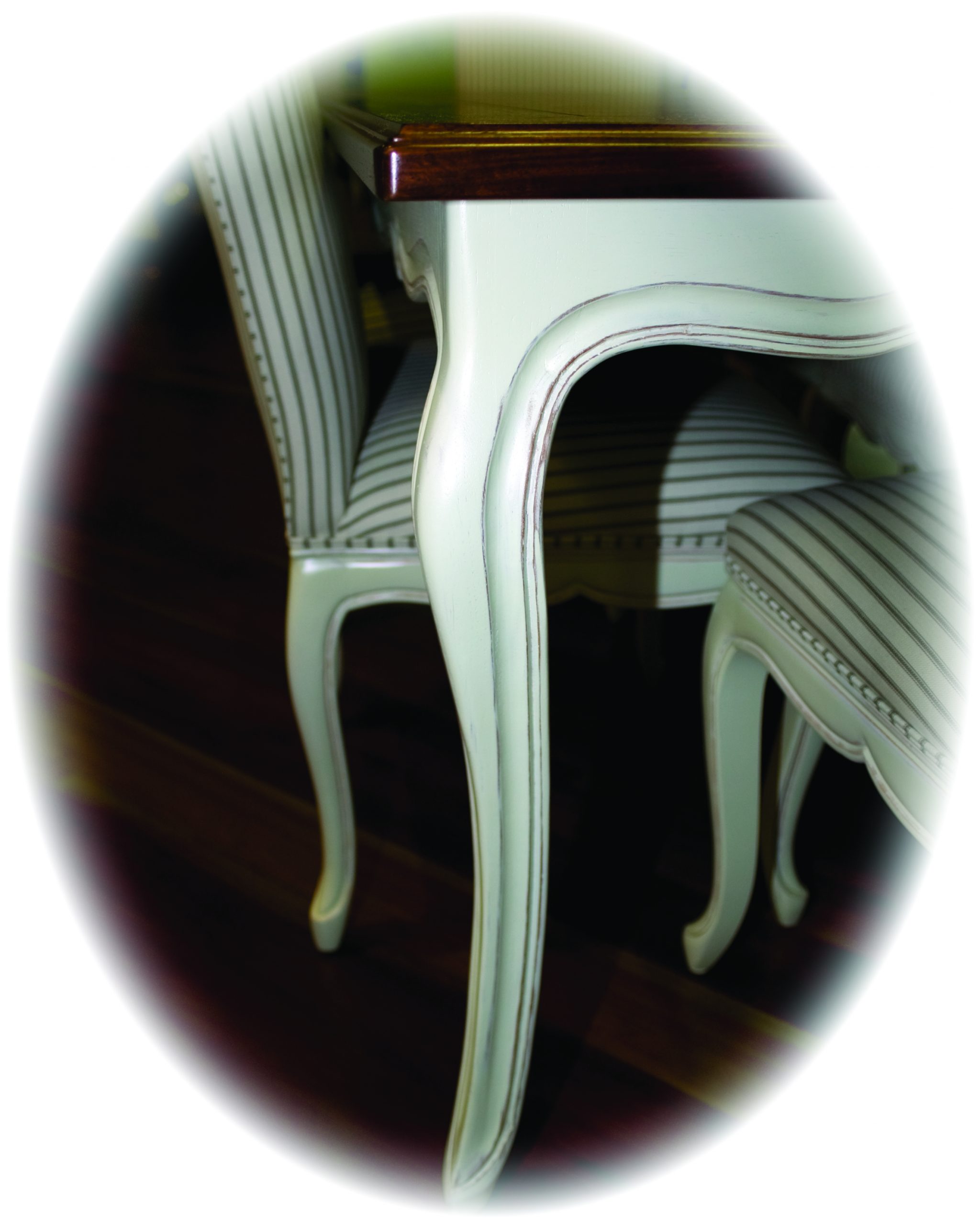 LOUIS Dining Table in Rosewood | Sapphire Wood