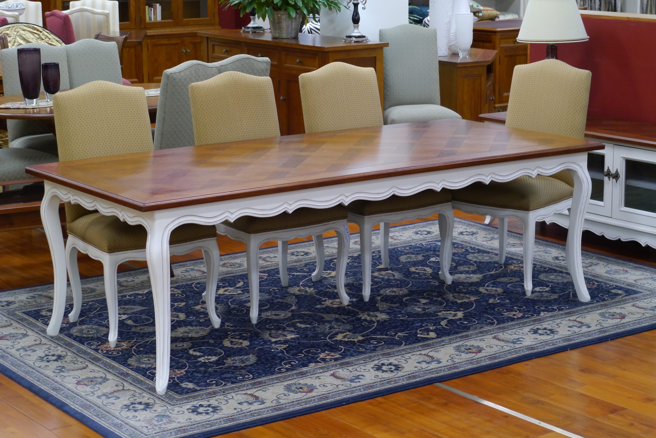 LOUIS Dining Table in Rosewood | Sapphire Wood